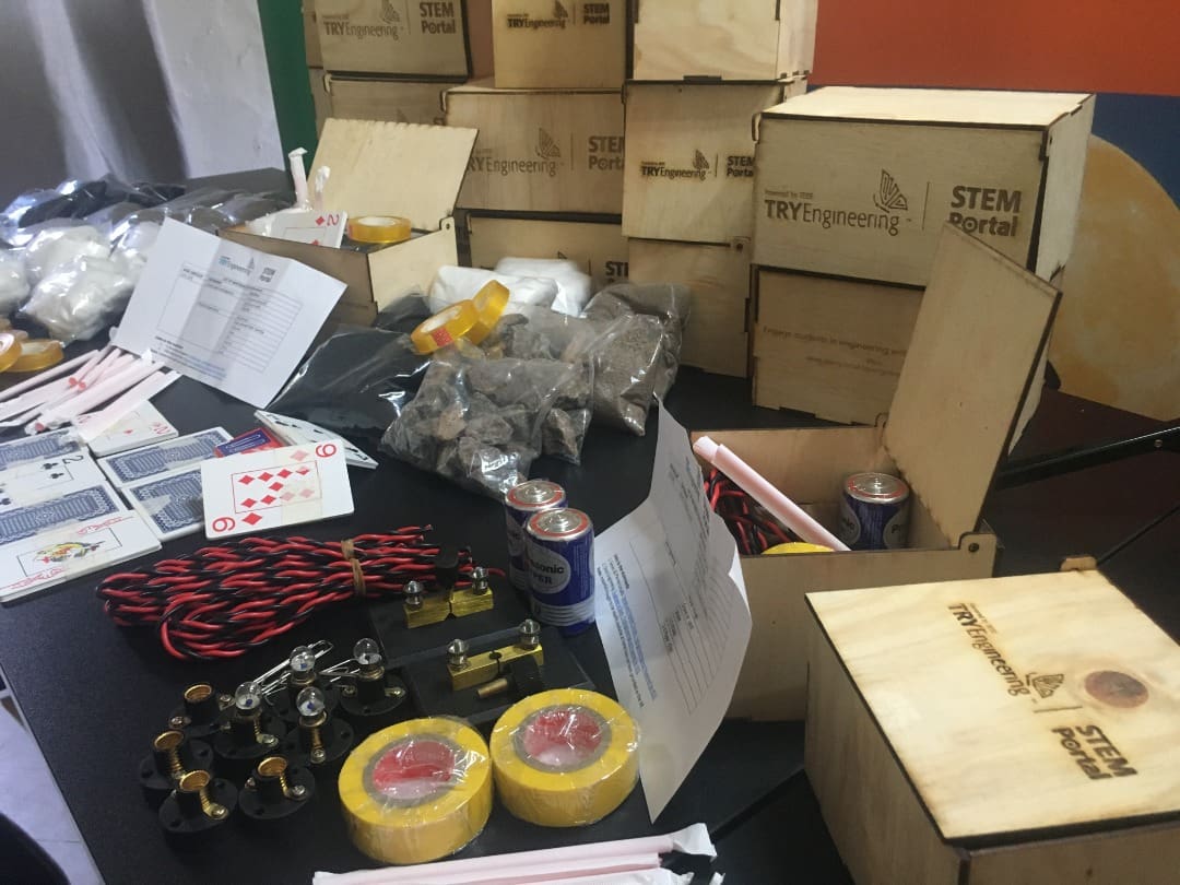 Grant Spotlight: Promoting Out-of-School STEM Learning at Home - TryEngineering.org Powered by IEEE